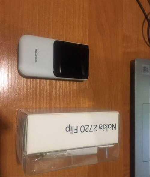 Телефон Nokia 2720 Flip