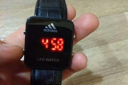 Светодиодные часы adidas