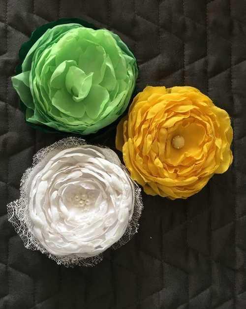 Броши-цветы из текстиля одним лотом