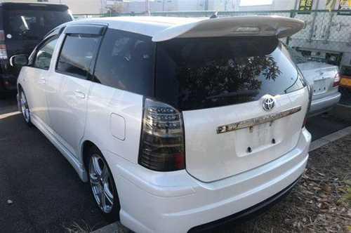 Фонарь задний левый Toyota Wish ZNE10 2003