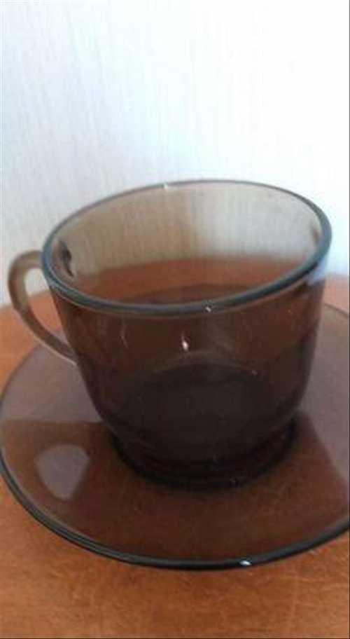 Чайные чашки из темного стекла