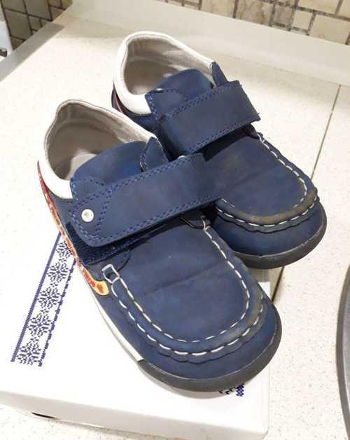 Продам детские макасины