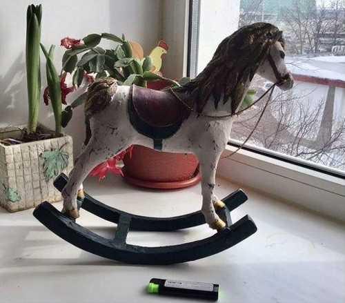 Игрушка качалка лошадь