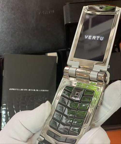 Vertu Constellation Ayxta Alligator