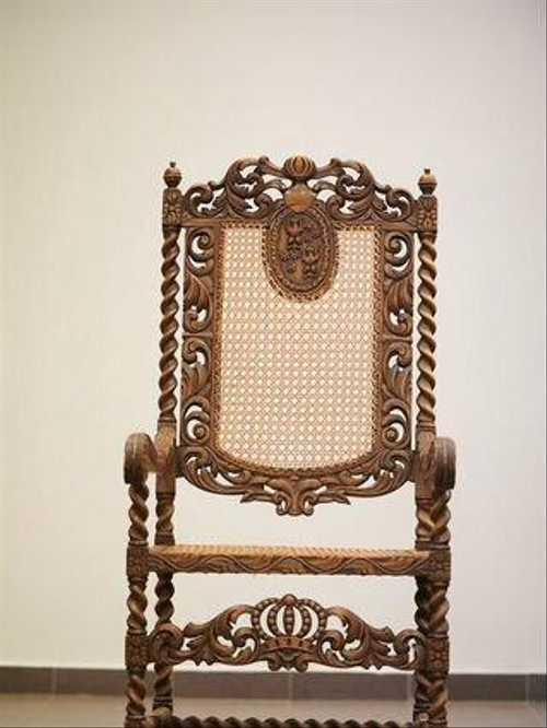 Антикварное кресло из массива дуба