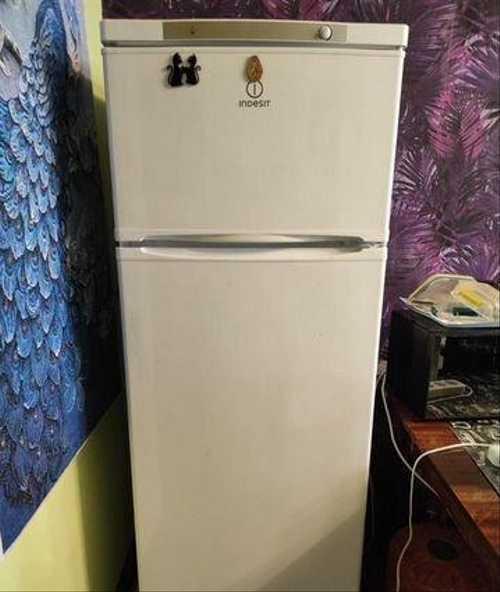 Холодильник Indesit st167.028