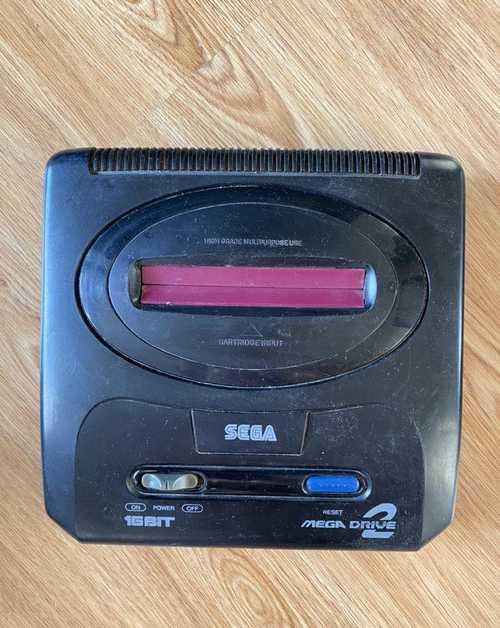 Sega Mega Drive 2 + джойстики + картриджи