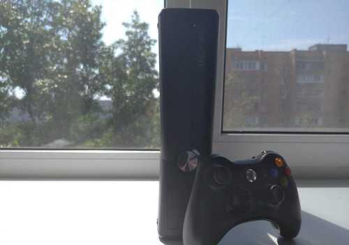Xbox 360 4GB прошитый + 3 игры