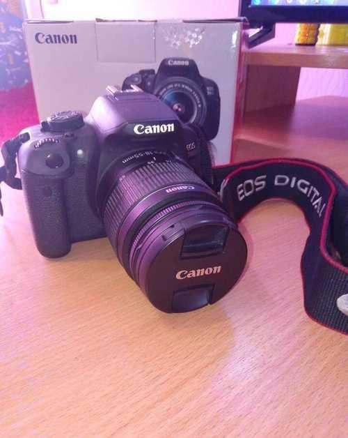 Зеркальный фотоаппарат Canon 700D