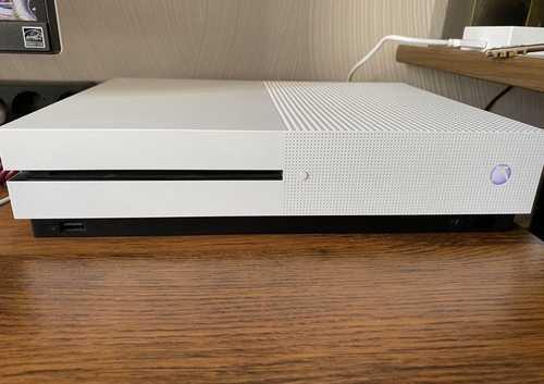 Обменяю Xbox One S