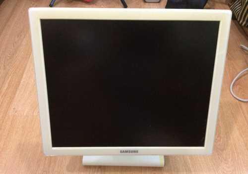 19" Монитор SAMSUNG SyncMaster 971P Белый