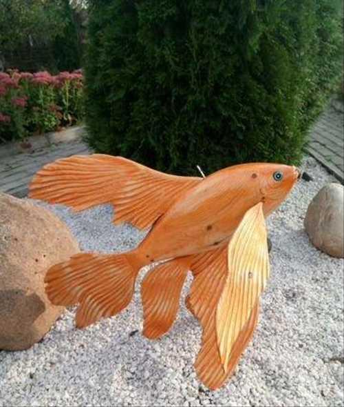 Золотая рыбка из дерева