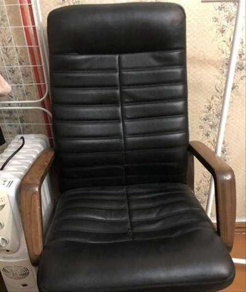 Компьютерное кресло кожаное