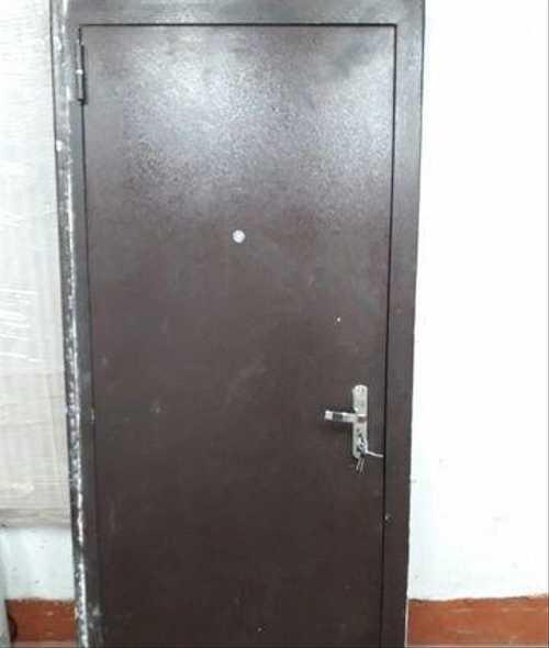 Недорогие двери металлические входные бу. Дверь железная бу. Купить дверь бу входную металлическую недорого Новороссийск.