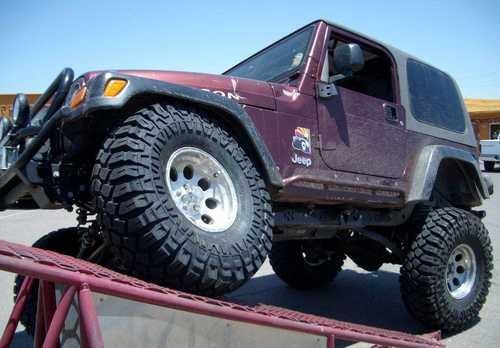 Maxxis M8090 Creepy Crawler, 37x12.5 D15 117L