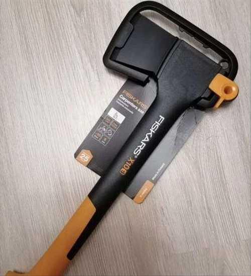 Топор Fiskars X10