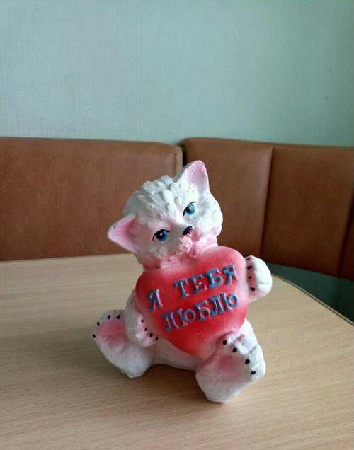 Кот фигурка