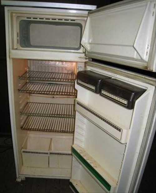 Рабочий двухкамерный холодильник юрюзань 1975 гв