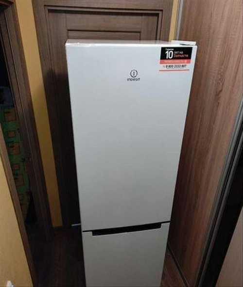 Холодильник новый Indesit DF4180W No Frost