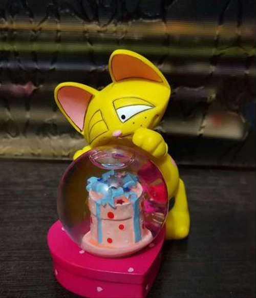 Фигурка кот и шар