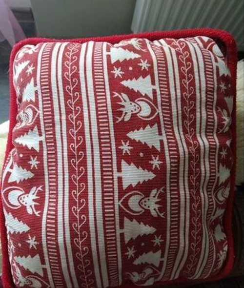 Декоративная подушка с новогодним принтом