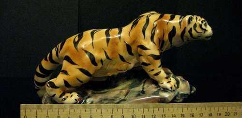 Фарфоровая статуэтка Амурский Тигр, 11х17 см