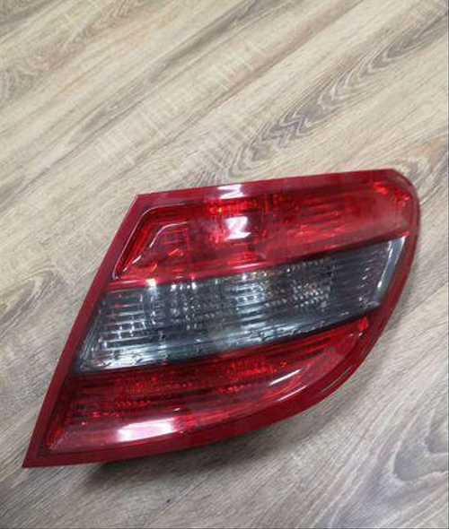 Mercedes w204 фонарь задний правый
