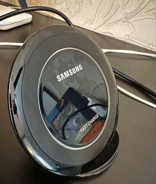 Беспроводная зарядка Samsung (EP-NG930)