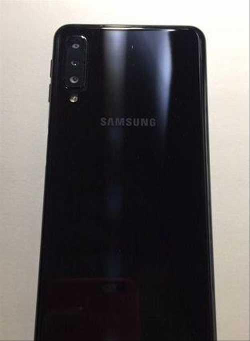 Телефон Samsung galaxyA7 2018