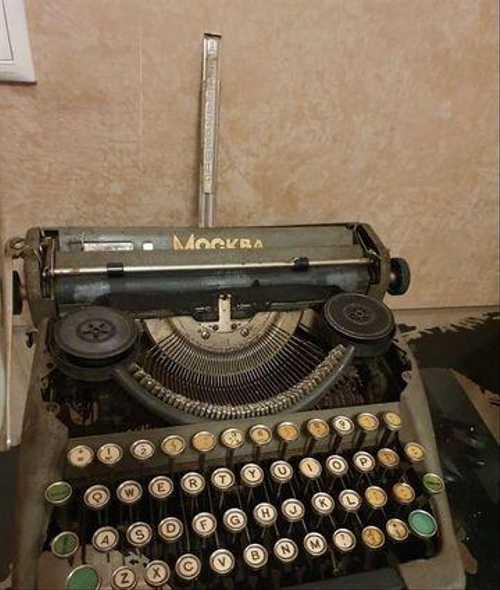 Пишущая машинка с английским шрифтом