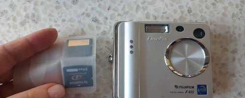 Фотоаппарат Fuji, зарядка и 2 карты памяти