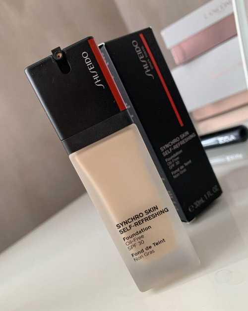 Shiseido synchro skin refreshing tint. Шисейдо тон крем 160 Shell. Тональный крем Shiseido Synchro. Тональный шисейдо Synchro Skin. Шисейдо 220 Линен тональный.