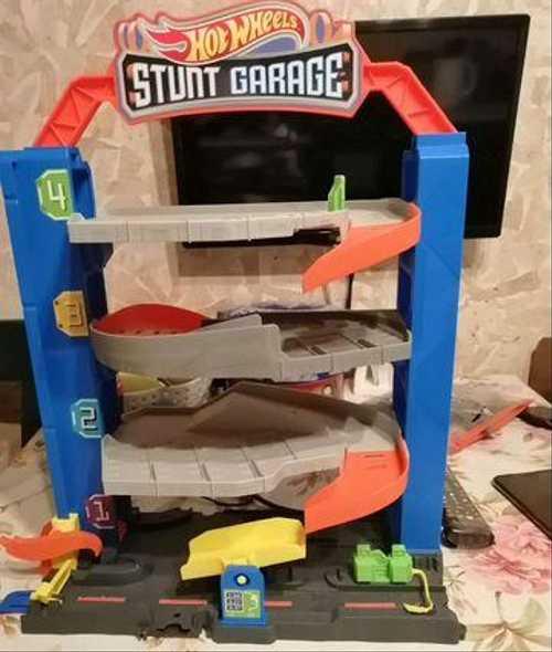 Hot Wheels City Stunt Garage гараж для трюков