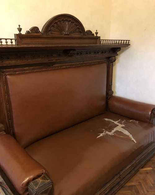 Старинный кабинетный диван