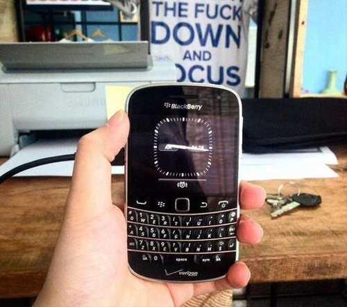 Qwerty телефон BlackBerry Bold 9930 новый