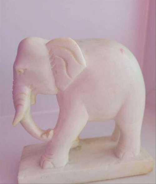 Мраморная статуэтка слон