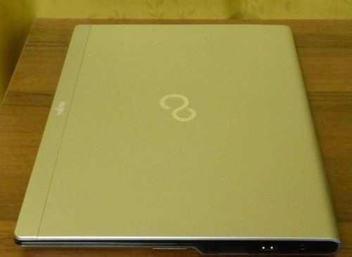 Ультрабук Fujitsu Lifebook UH552