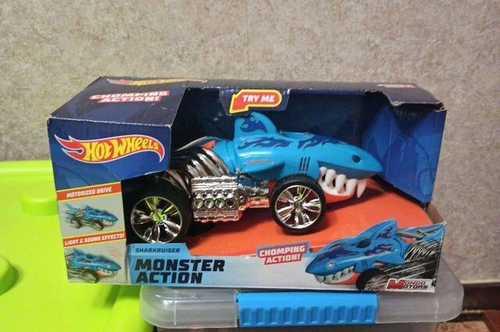 Машинка Hot Wheels Monster Action Sharkruiser