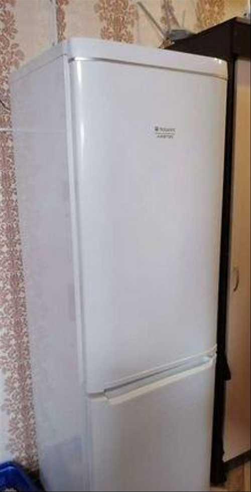 Холодильник бу Hotpoint-ariston