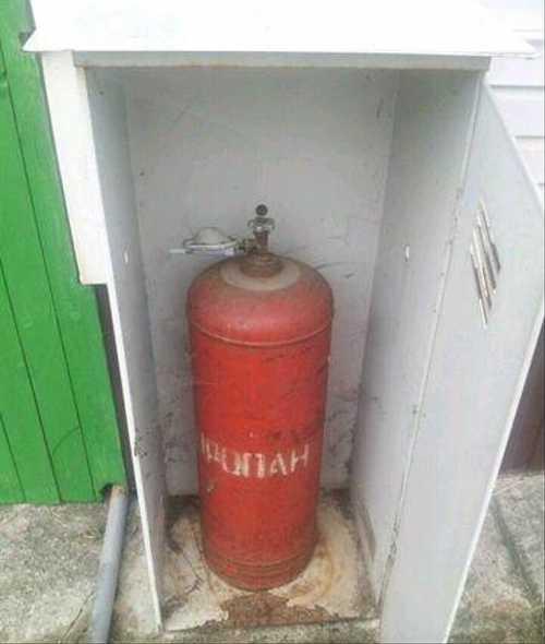 Газовый баллон на кухне