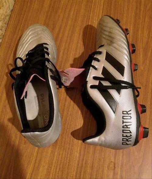 Футбольные бутсы adidas predator