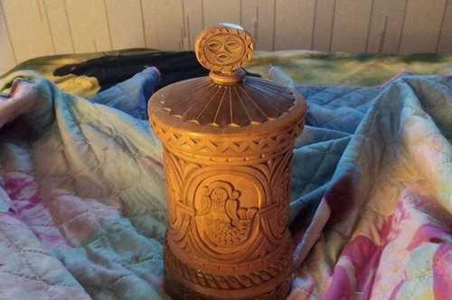 Деревянная резная шкатулка из цельного дерева