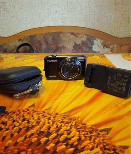 Компактный фотоаппарат fujifilm с чехлом, зарядкой