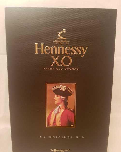 Коробка и бутылка из под Hennessy xo extra old cog