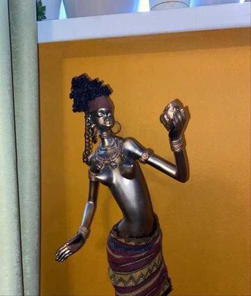 Стауэтка африканская женщина