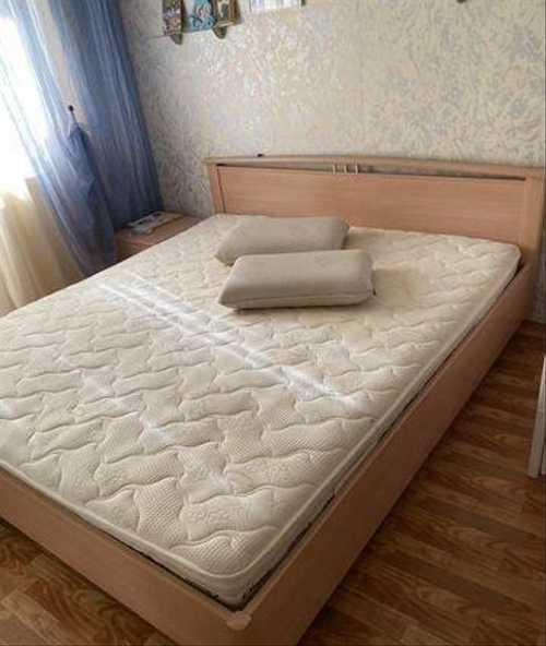 Кровать двухспальная+2 тумбы фирмы Дятьково