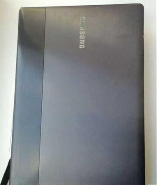 15.6" Ноутбук Samsung NP300E5C-U05RU (HD) /Silver