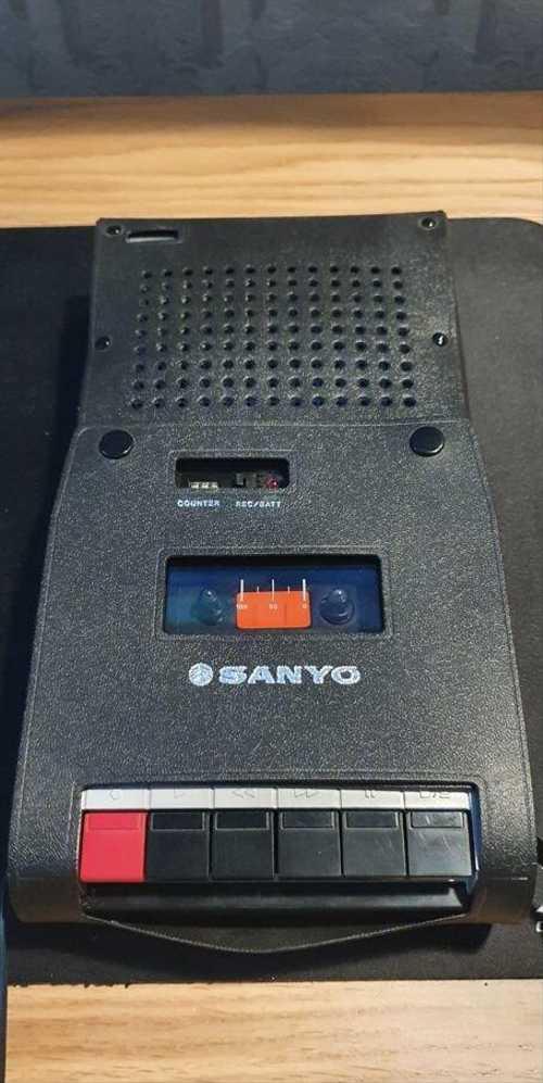 Магнитофон Sanyo Slim 112