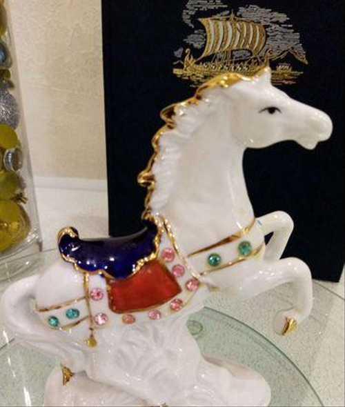 Фарфоровая статуэтка Лошадь