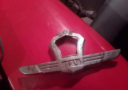 Эмблема капота газ-21 1- 2 серии